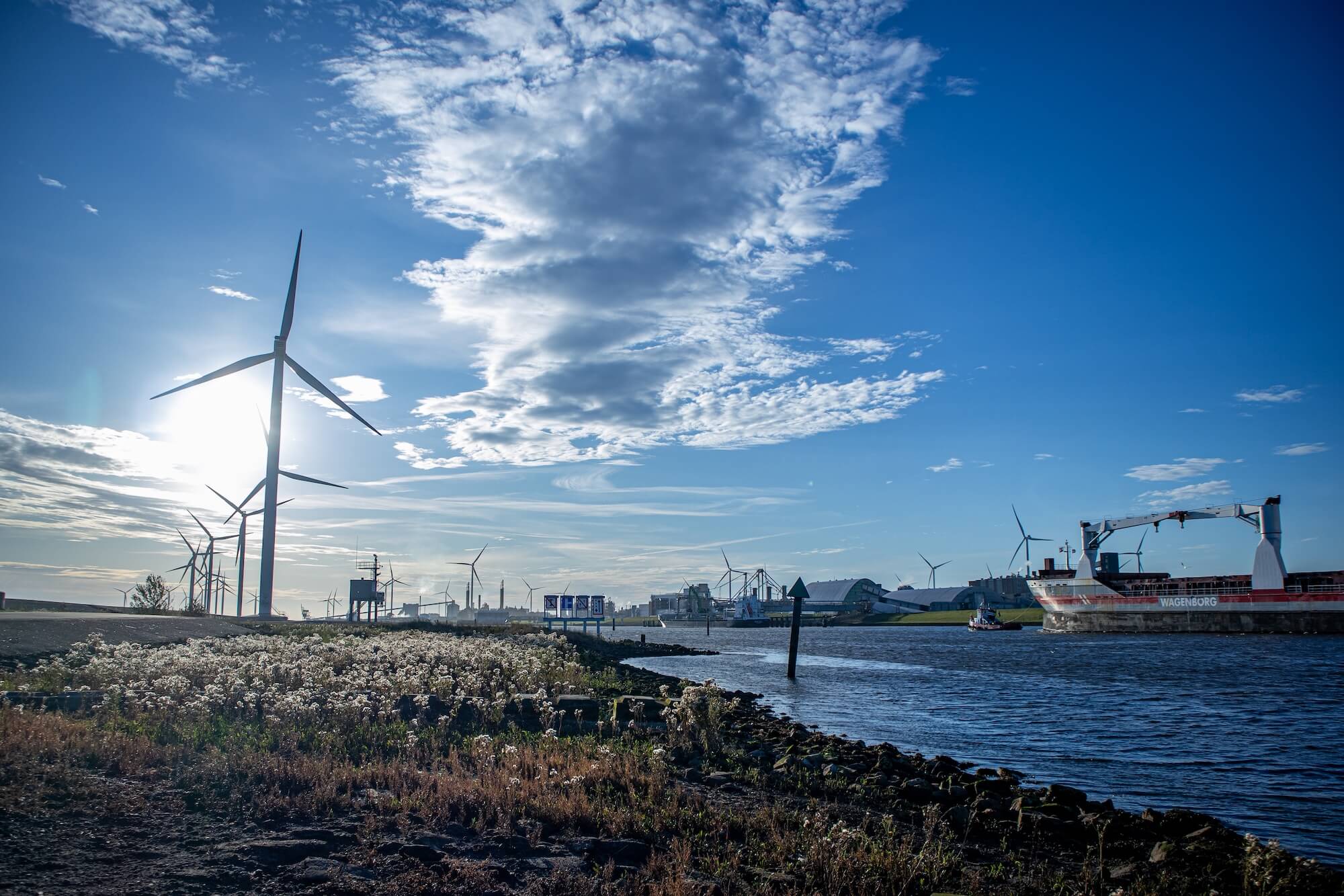 Zeehavenkanaal - Groningen Seaports - Havenbeheer Delfzijl en Eemshaven